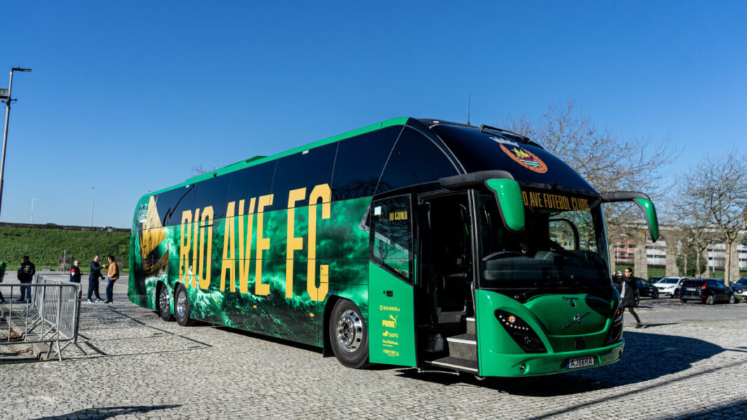 “Caravela terrestre”. Rio Ave apresenta novo autocarro (fotos) - MAIS ...