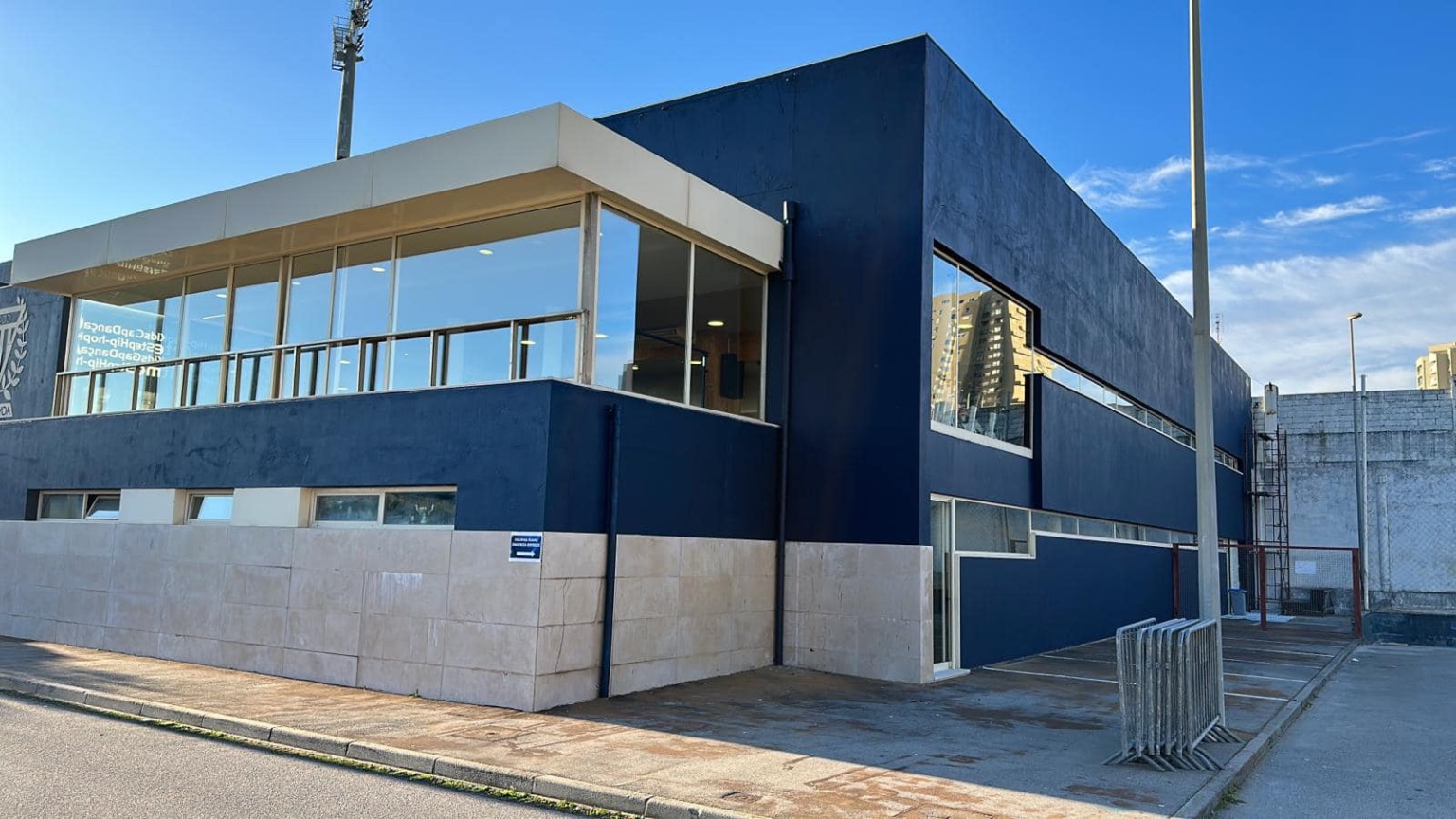 CDP restaura fachada e pintura do pavilhão com apoio da Junta da Póvoa ...